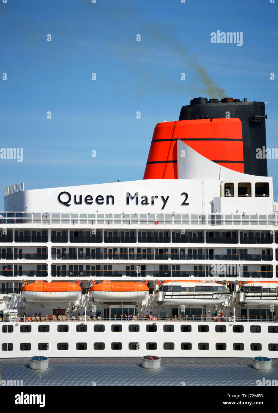 Queen mary 2 southampton hi-res stock photography and images - Alamy