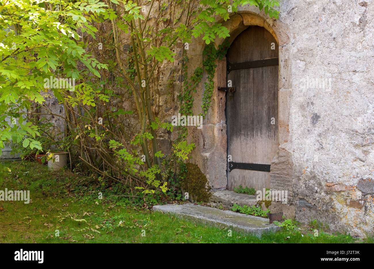 tower door circular arc metal fittings tower stone green door ...