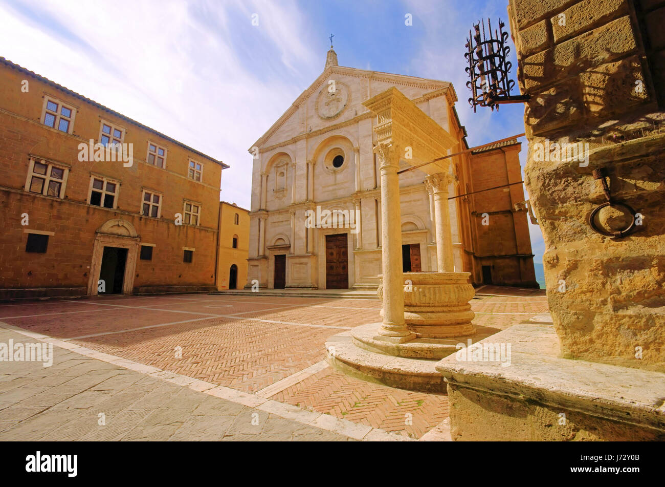 pienza cathedral - pienza cathedral 03 Stock Photo - Alamy