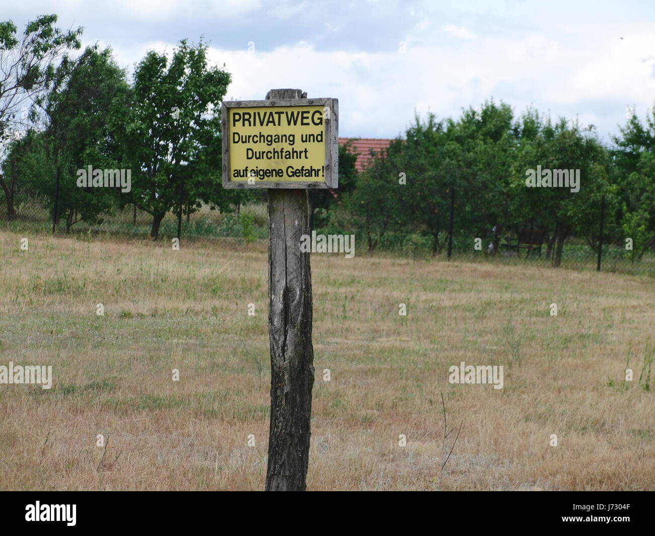 sign signal danger goal passage gate archgway gantry signposts hint ...