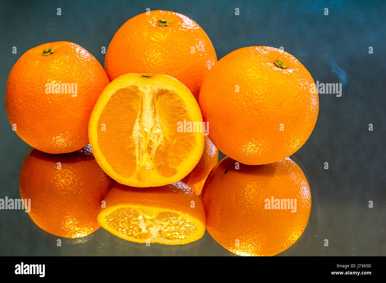 Fresh oranges in a group, healthy and delicious Stock Photo - Alamy
