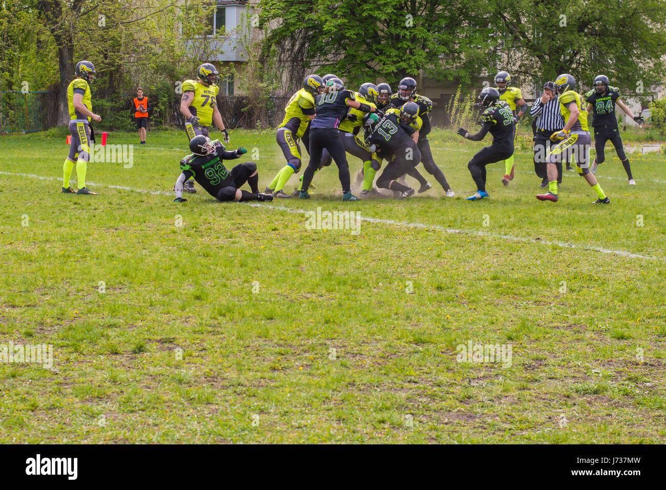 American football field with players hi-res stock photography and ...