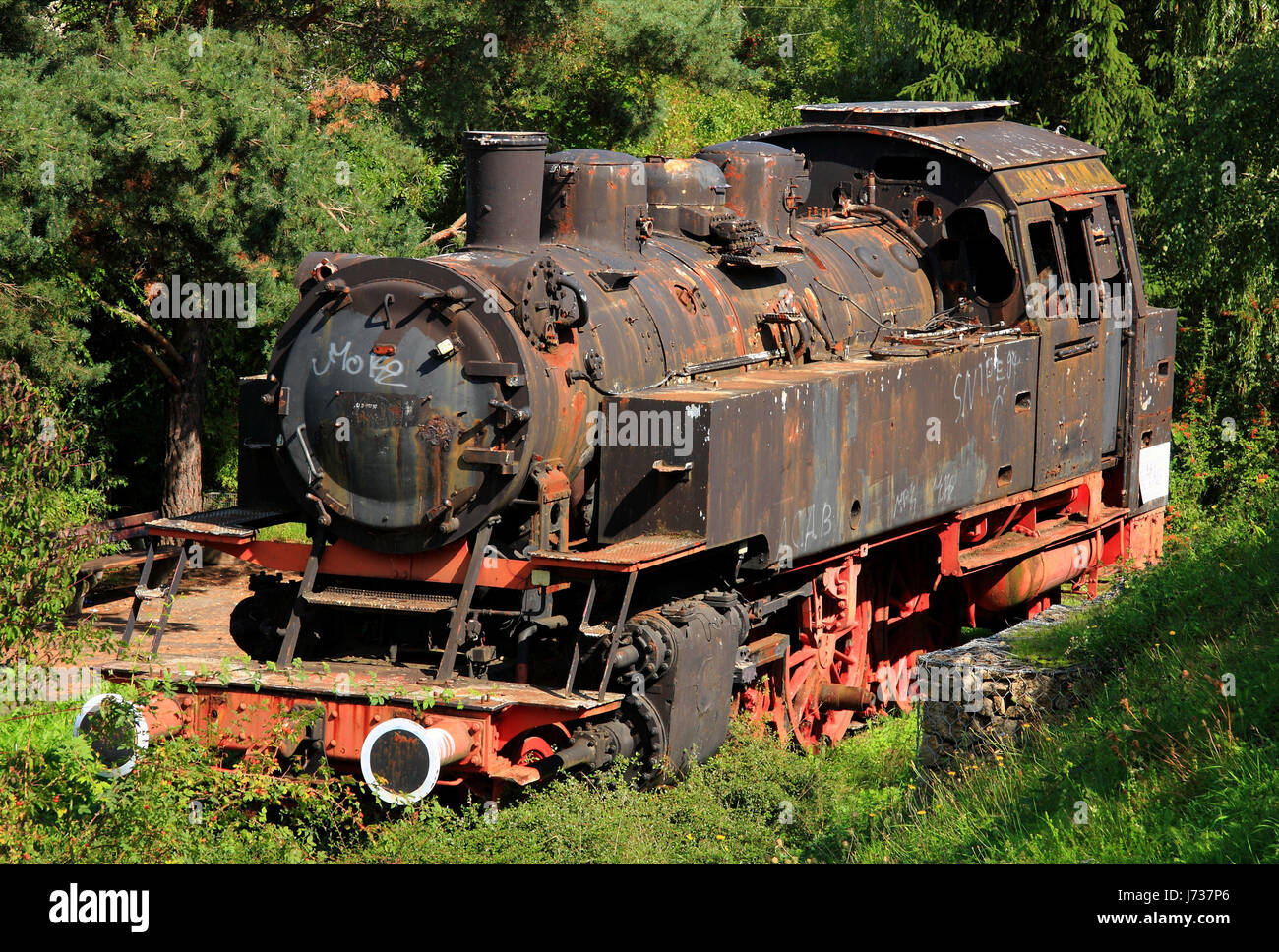 Scrapped engine hi-res stock photography and images - Alamy