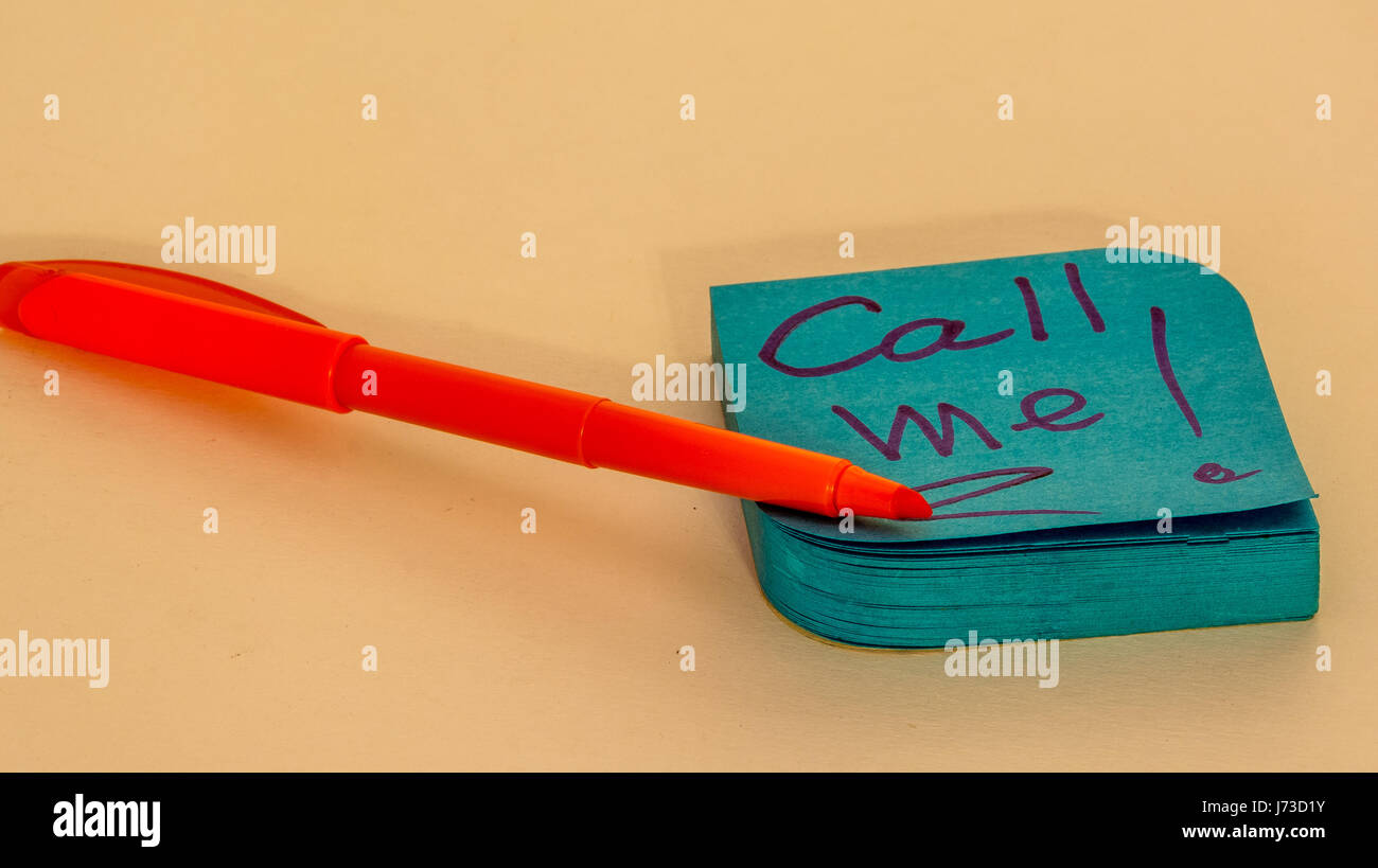 Sticky note with message Stock Photo - Alamy