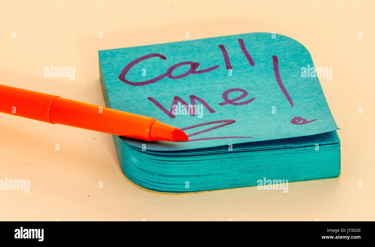 Sticky note with message Stock Photo - Alamy