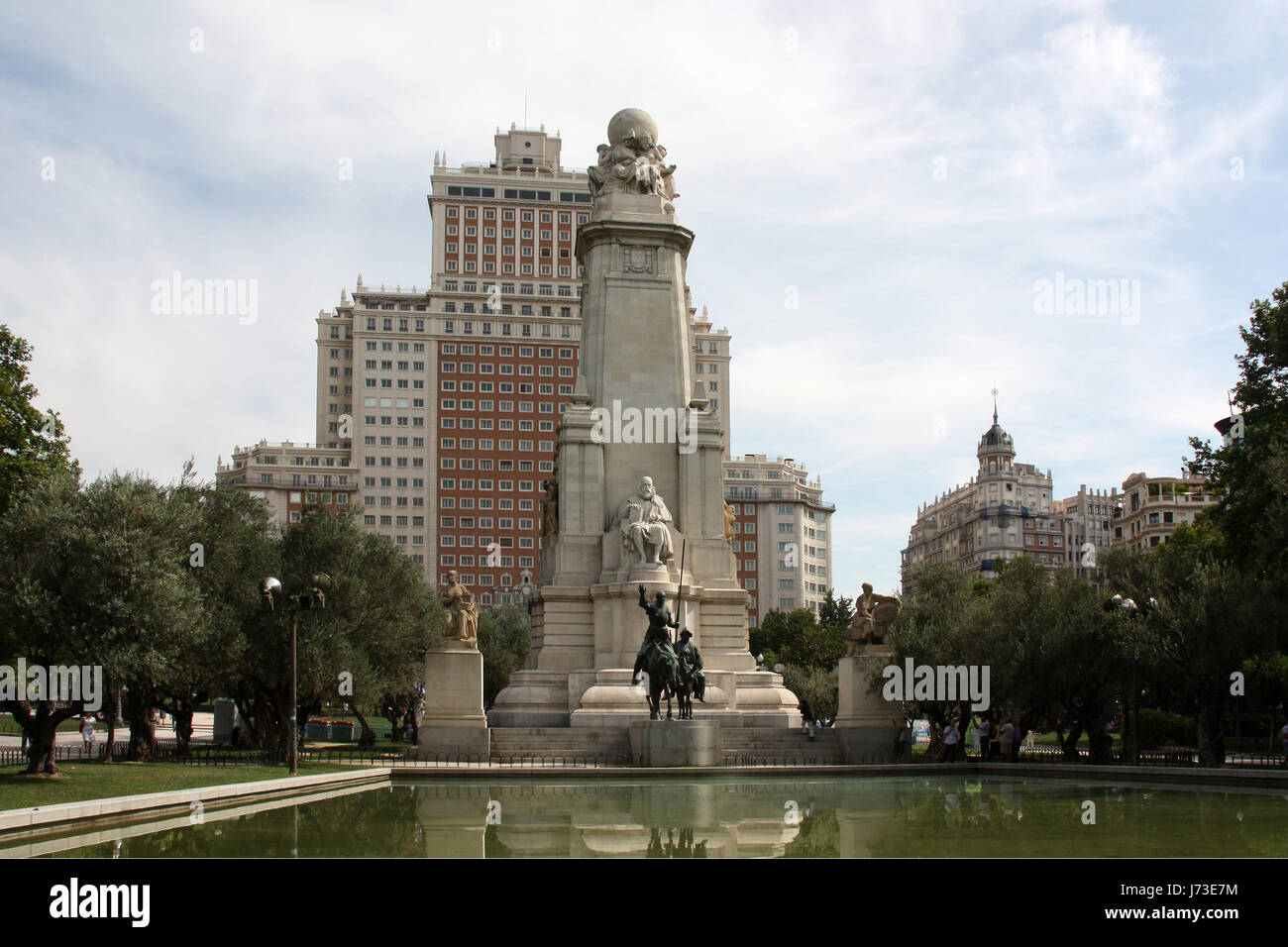 city town monument spain square madrid house multistory building ...
