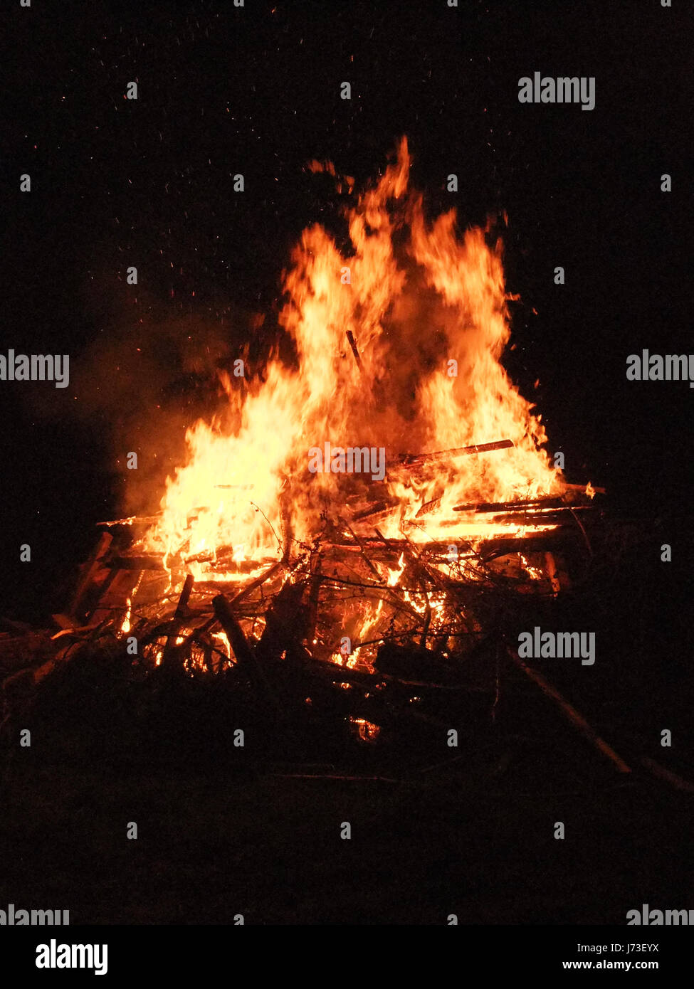 wood romantic hot fire conflagration glow coal campfire flame smoke ...