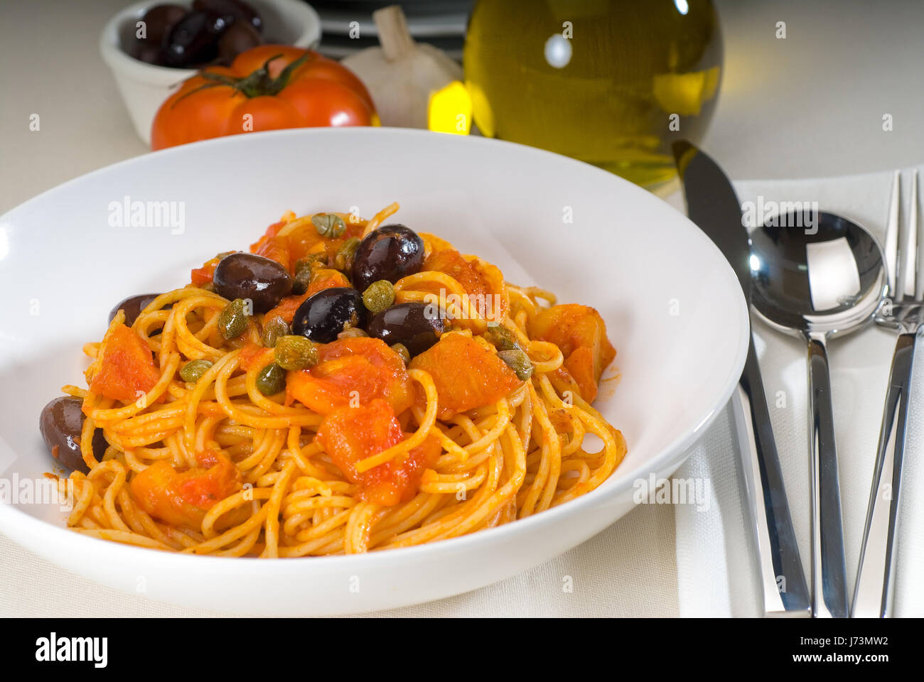 spaghetti italian pasta tomato nutrition red food aliment black swarthy ...