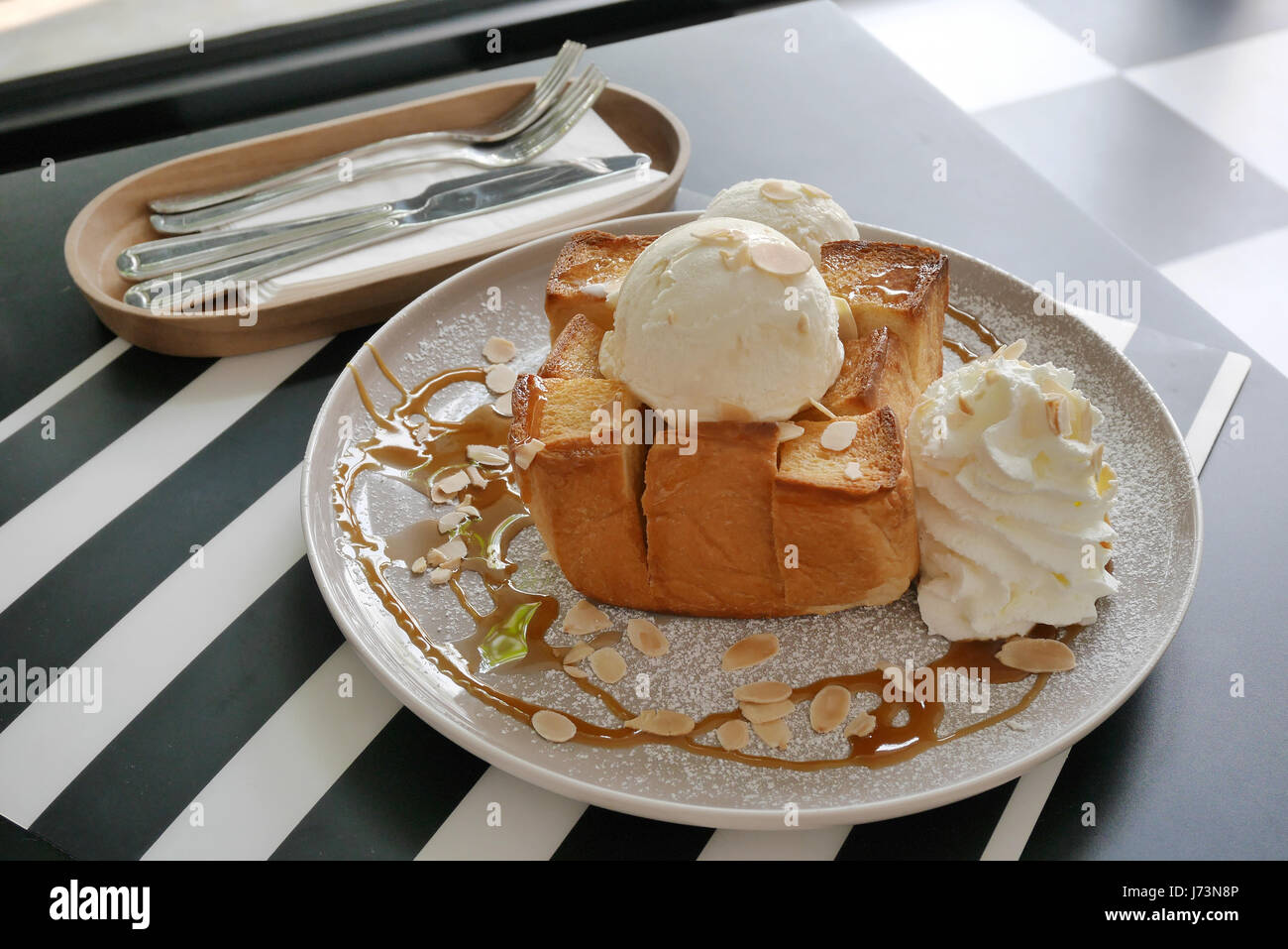 Toast whipped cream hi-res stock photography and images - Alamy