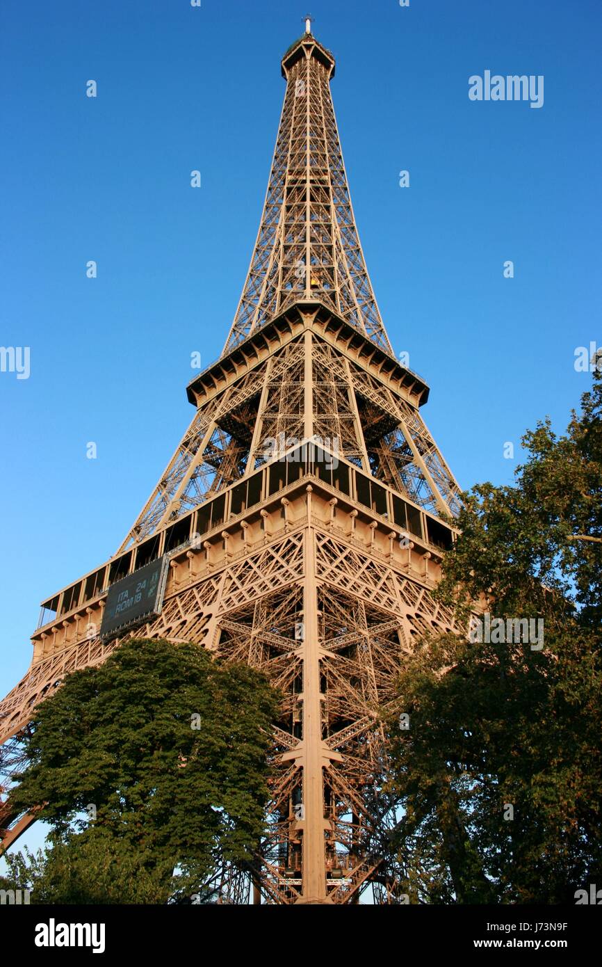 tower monument diagonal paris sight view outlook perspective vista ...