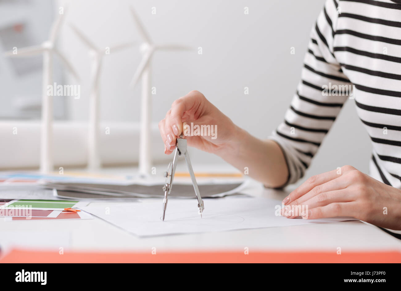Professional female engineer drawing a blueprint Stock Photo - Alamy