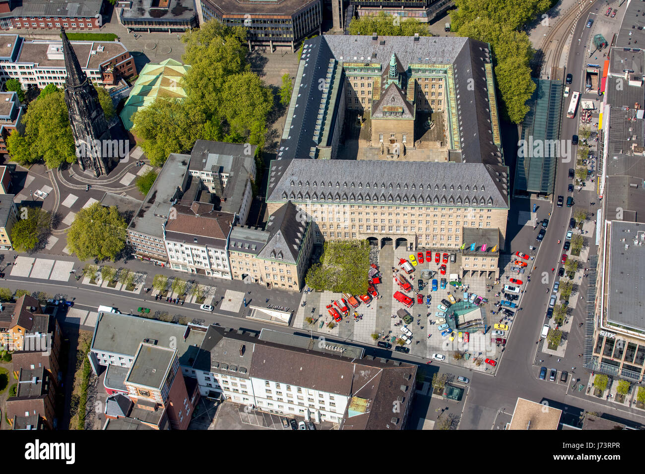 Bochum city hall with vintage car exhibition hi-res stock photography ...