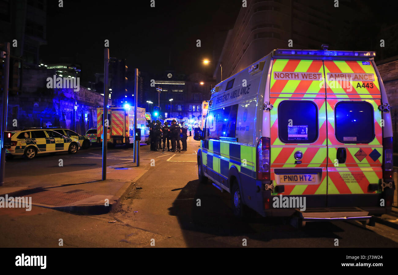 Emergency services manchester arena hi-res stock photography and images ...
