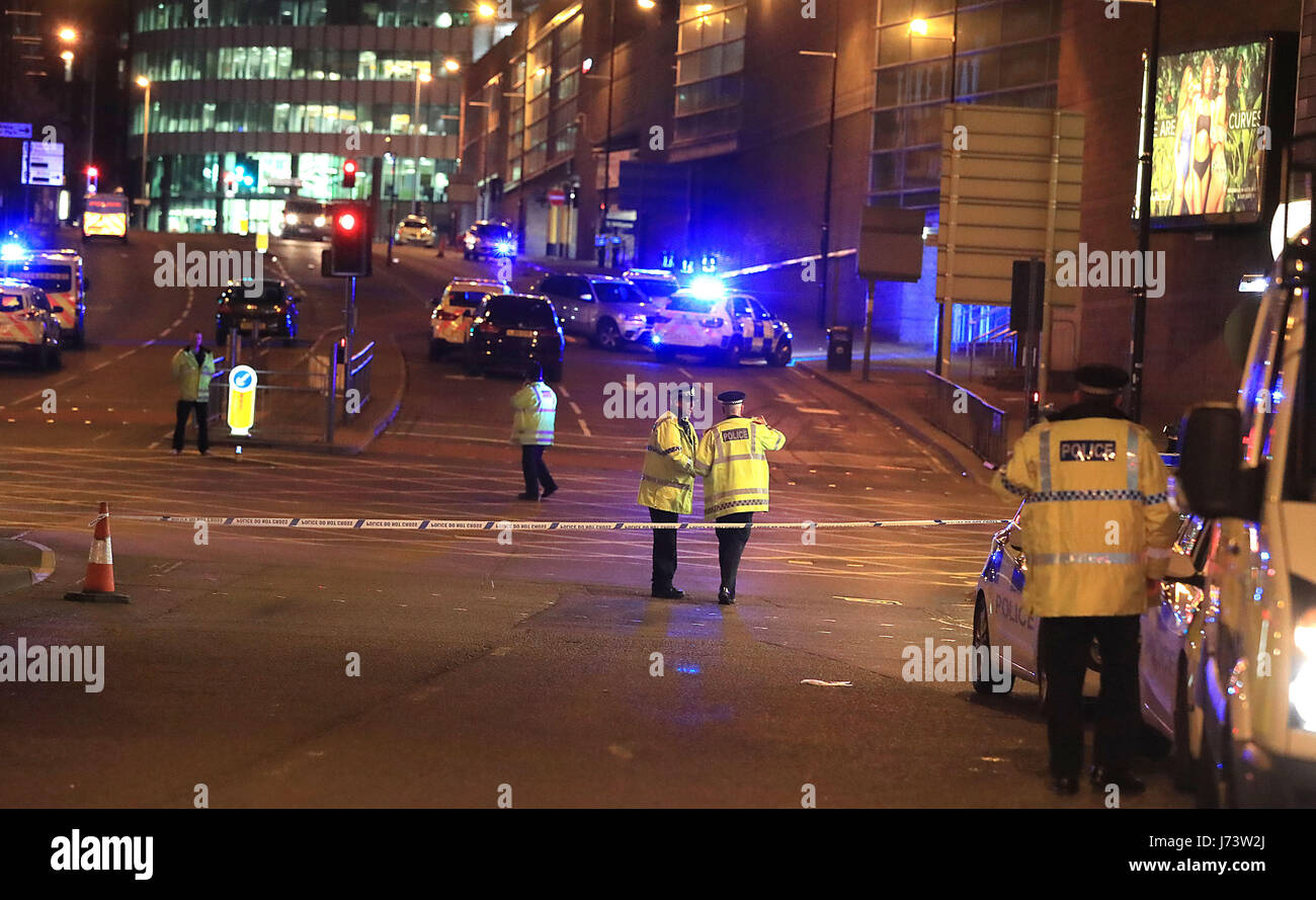 Emergency services manchester arena hi-res stock photography and images ...