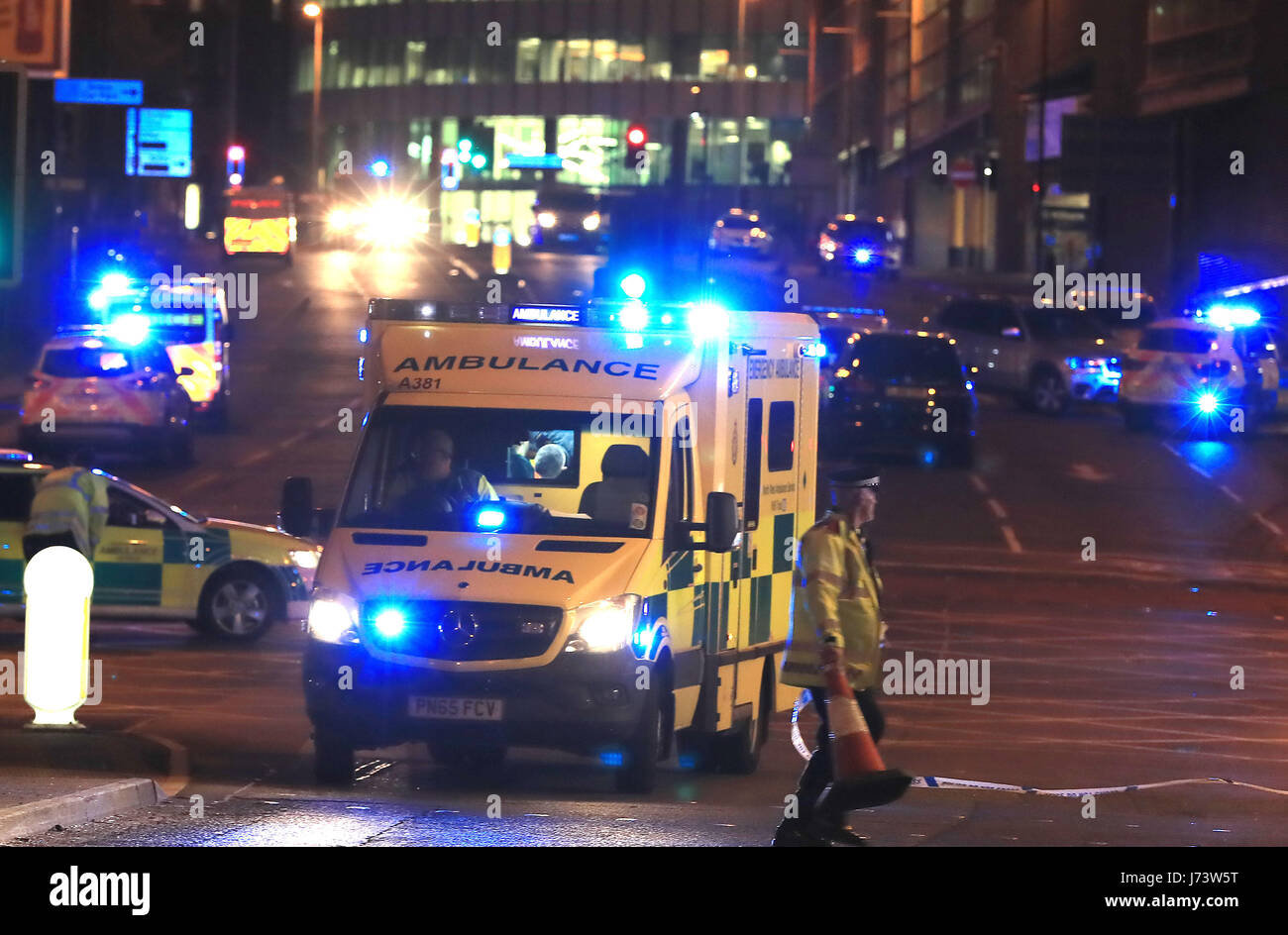 Emergency services manchester arena hi-res stock photography and images ...