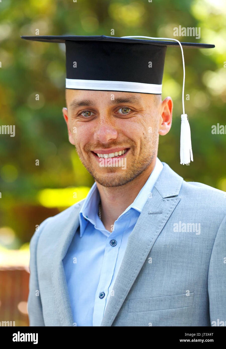 Happy graduateing student wearing graduation hat Stock Photo - Alamy