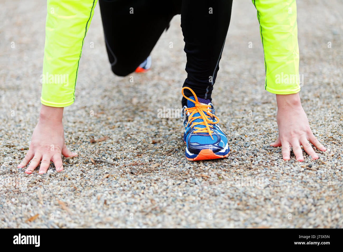 Sprinter silhouette runner start hi-res stock photography and images ...
