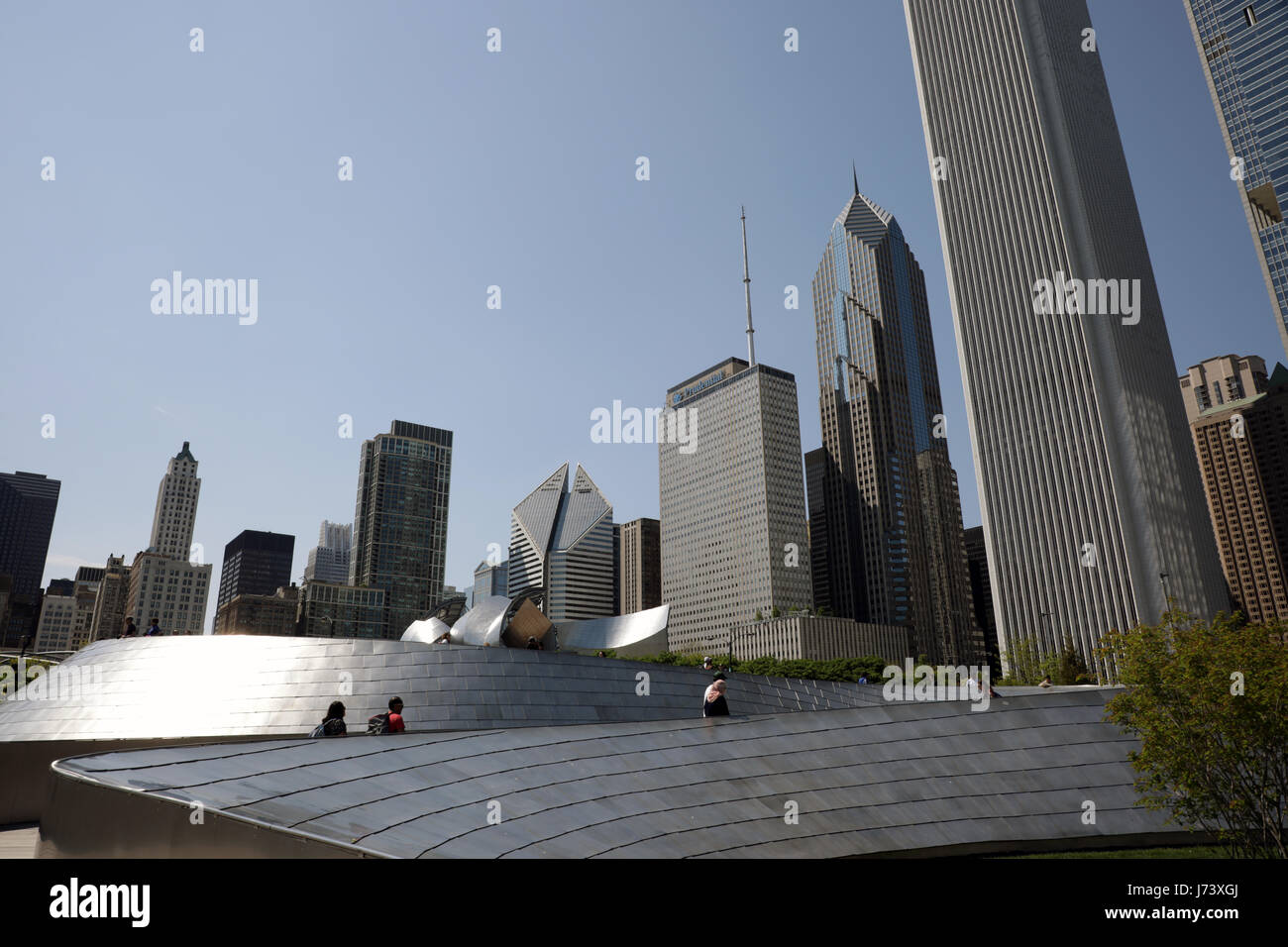 BP Pedestrian Bridge, Chicago Millennium Park Stock Photo - Alamy