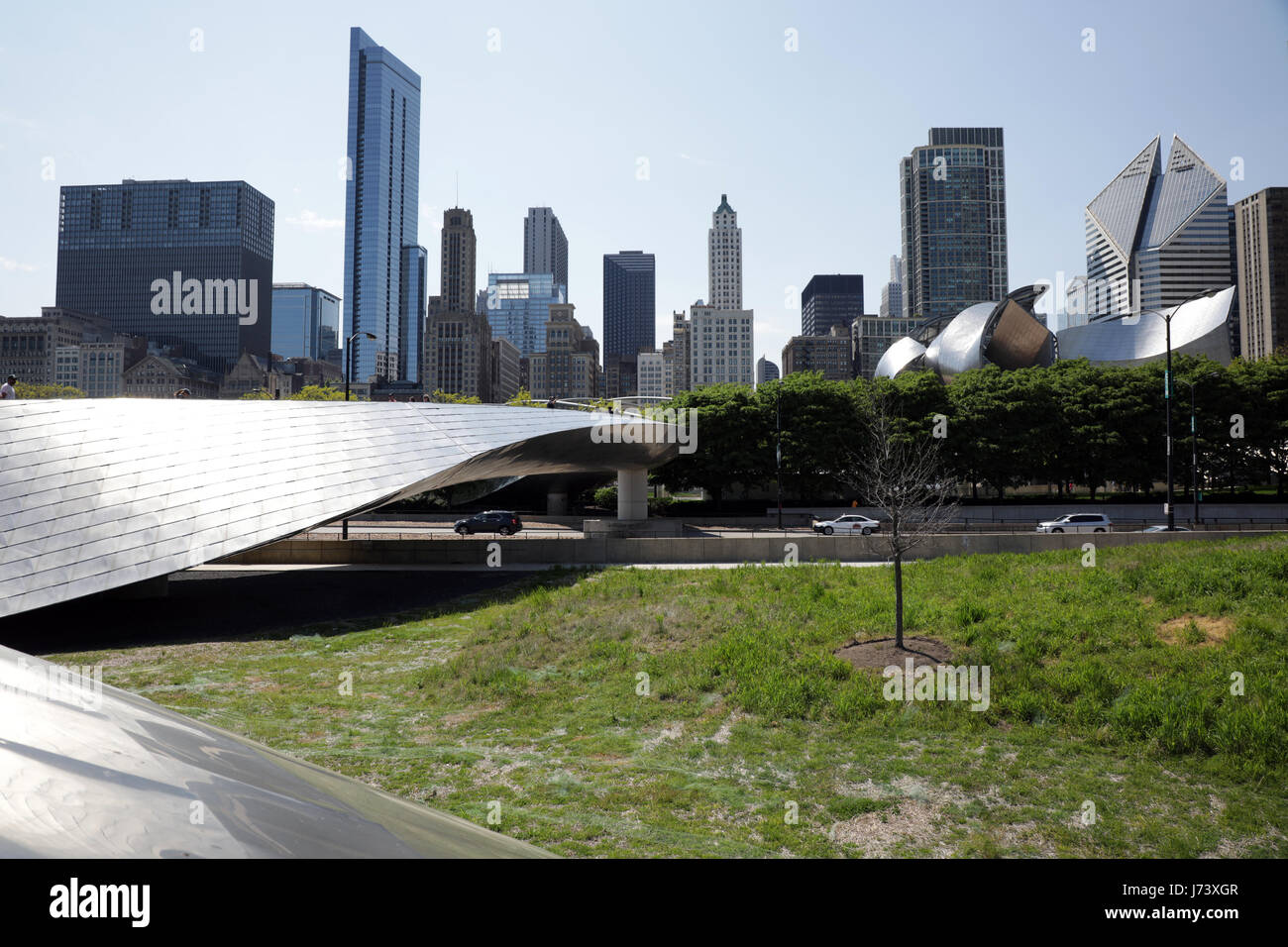 BP Pedestrian Bridge, Chicago Millennium Park Stock Photo - Alamy