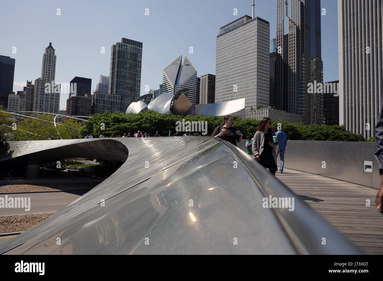 BP Pedestrian Bridge, Chicago Millennium Park Stock Photo - Alamy