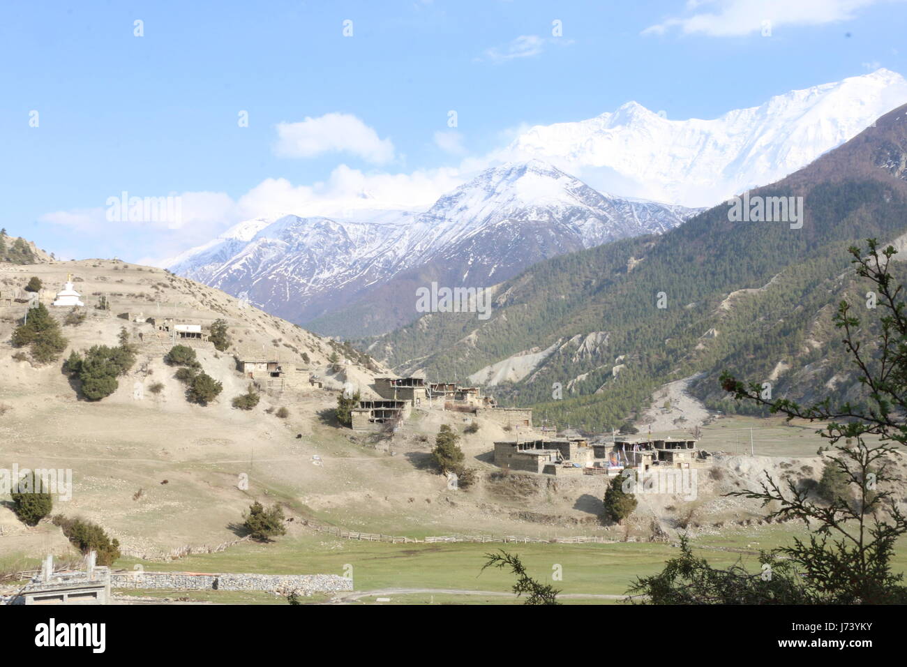 Manang trakking hi-res stock photography and images - Alamy