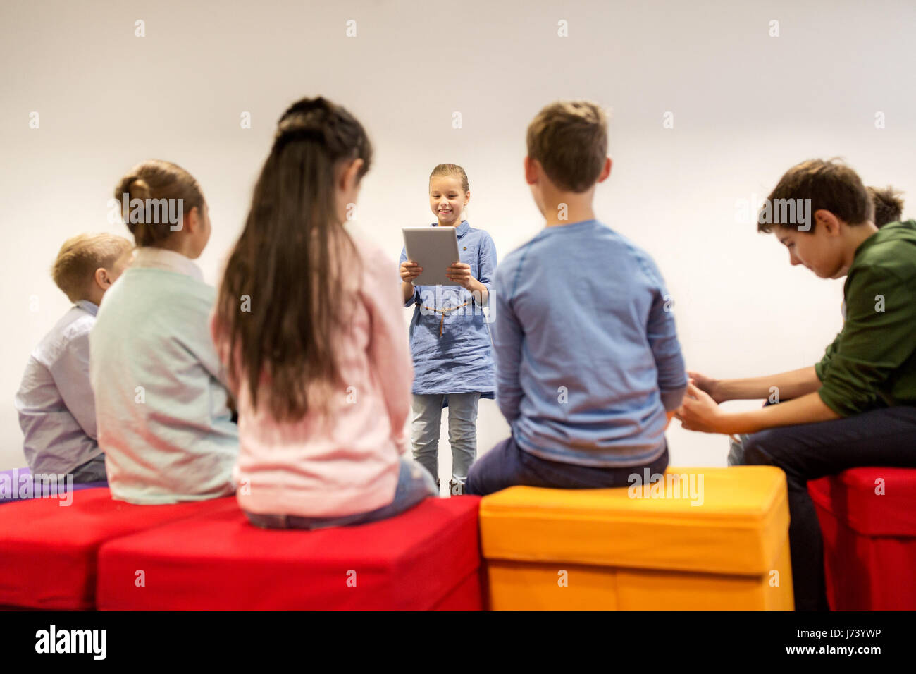 Child tablet presentation classroom hi-res stock photography and images ...