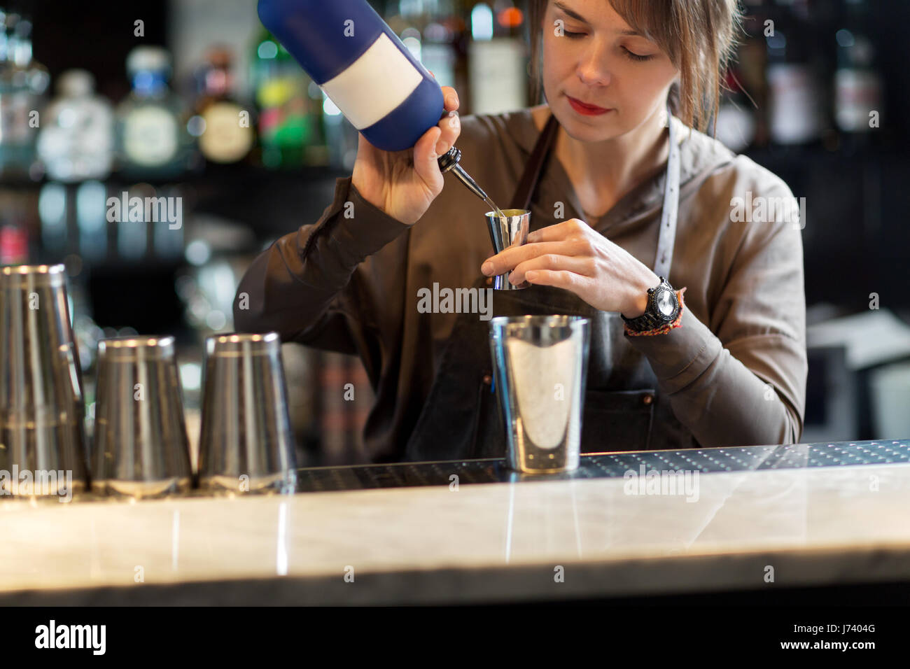 Barmaid hi-res stock photography and images - Alamy