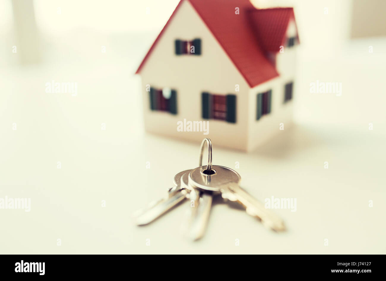 close up of home model and house keys Stock Photo - Alamy