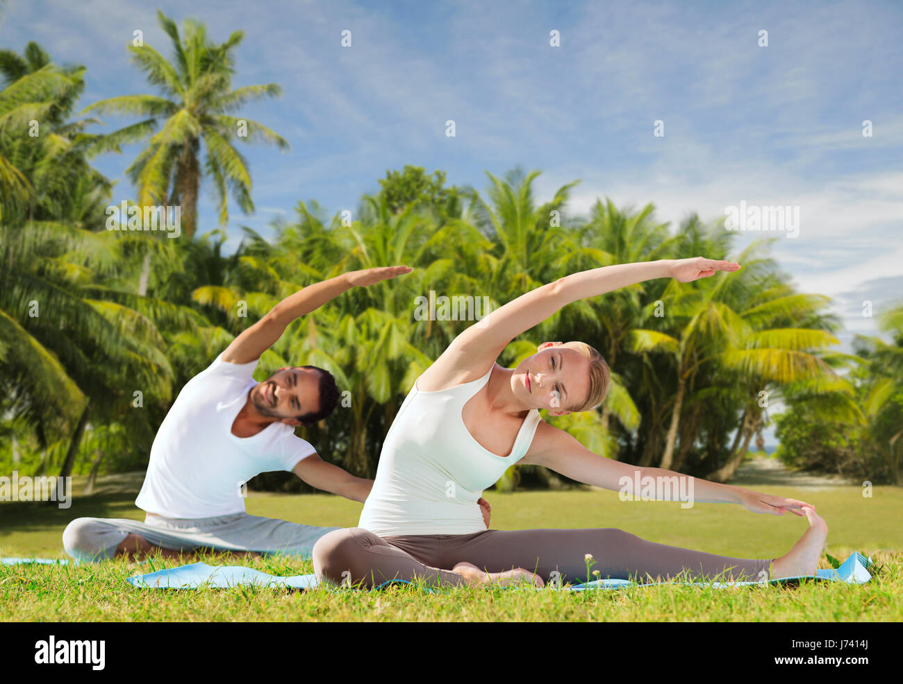 Young yoga couple training hi-res stock photography and images - Alamy