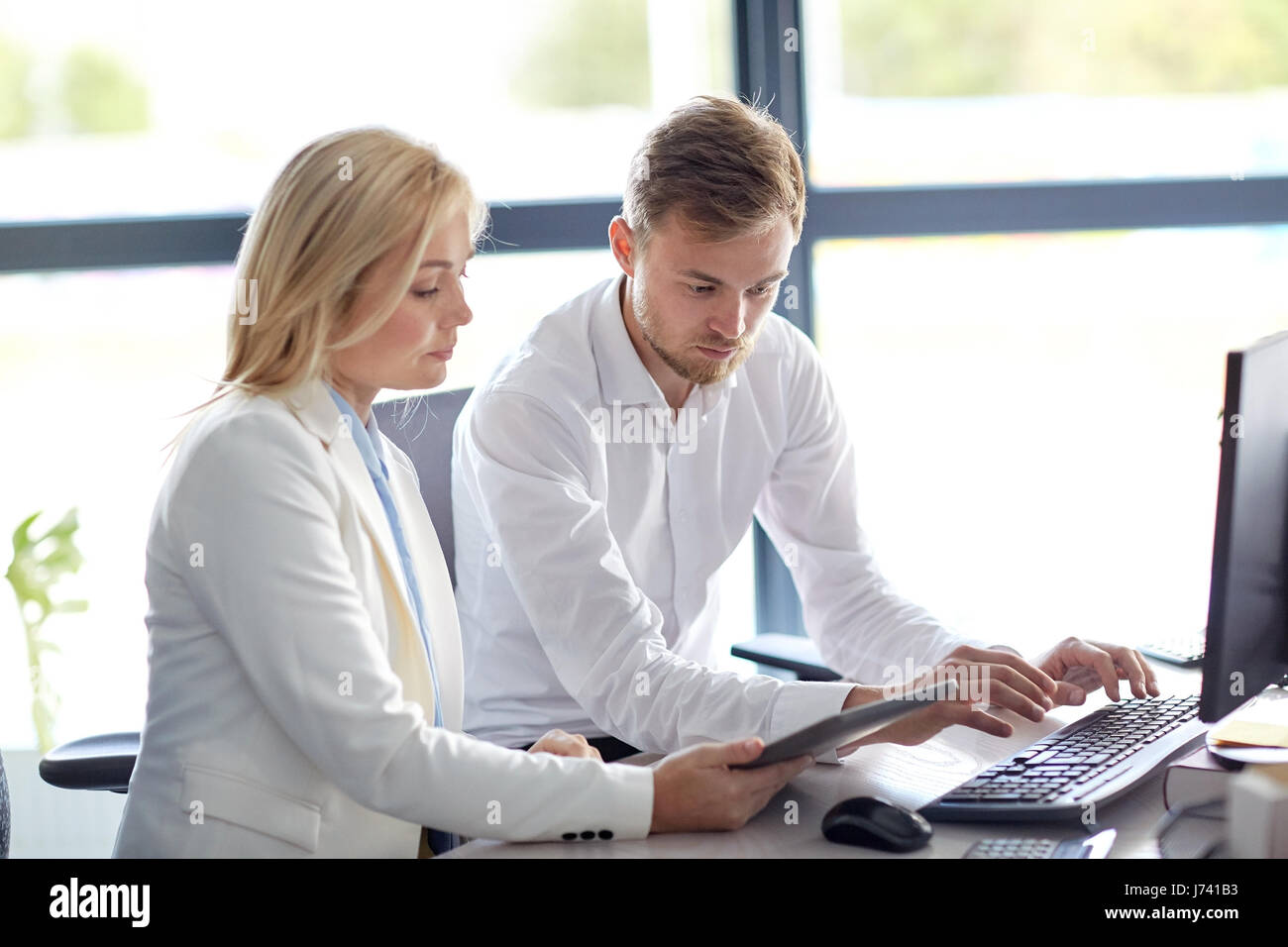 Team computer serious hi-res stock photography and images - Alamy