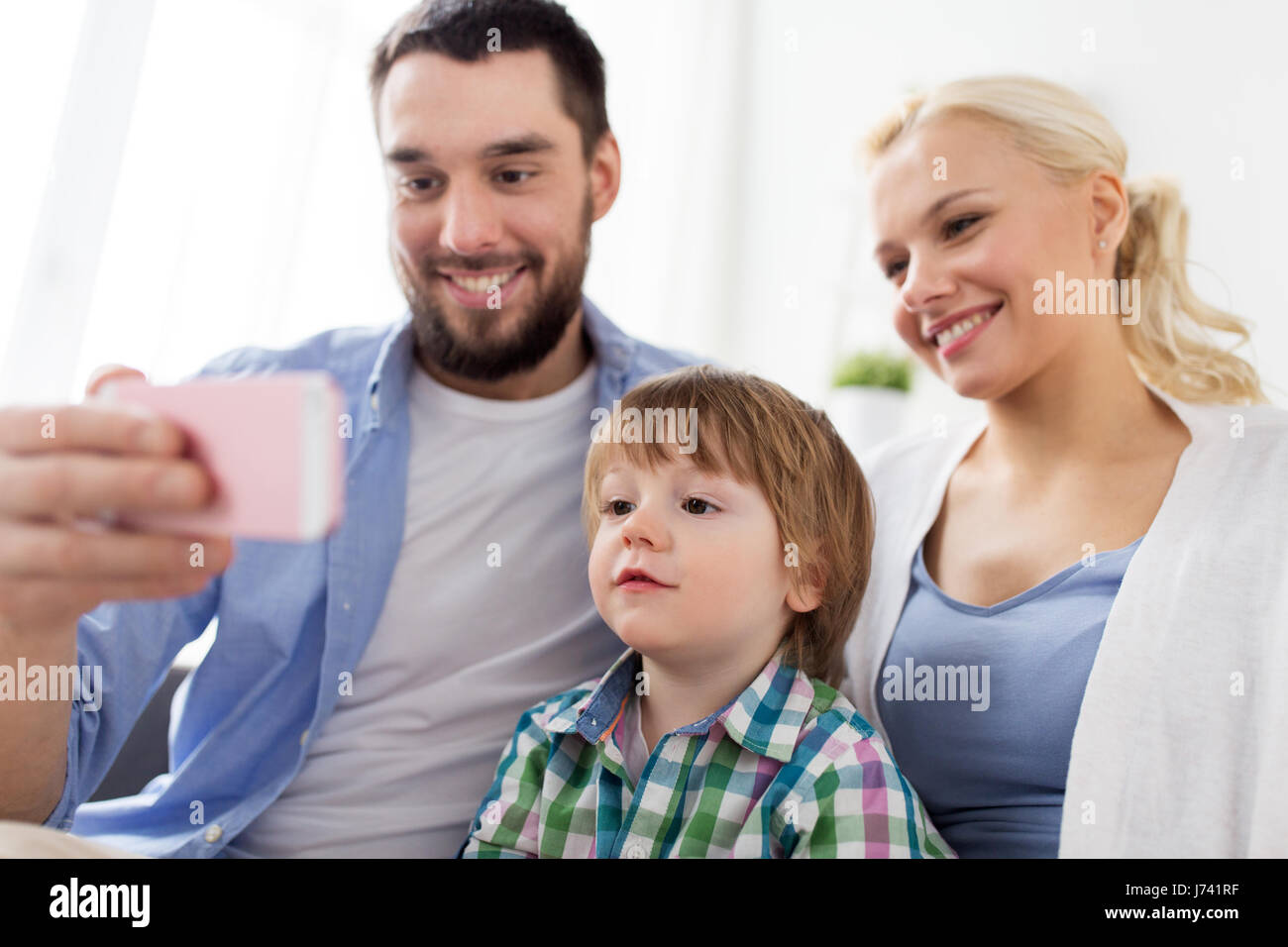 happy family with smartphone at home Stock Photo - Alamy