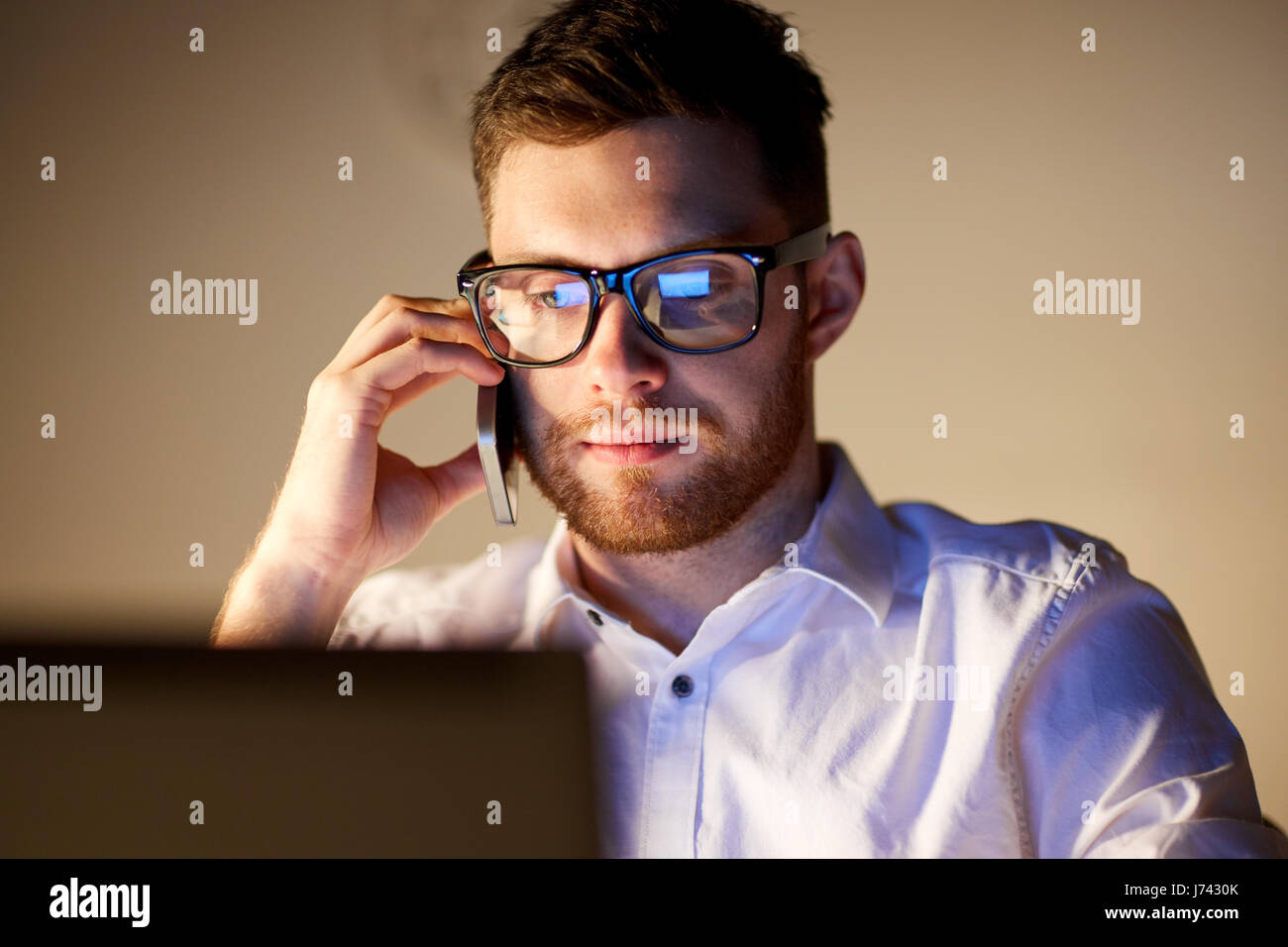 businessman calling on smartphone at night office Stock Photo - Alamy