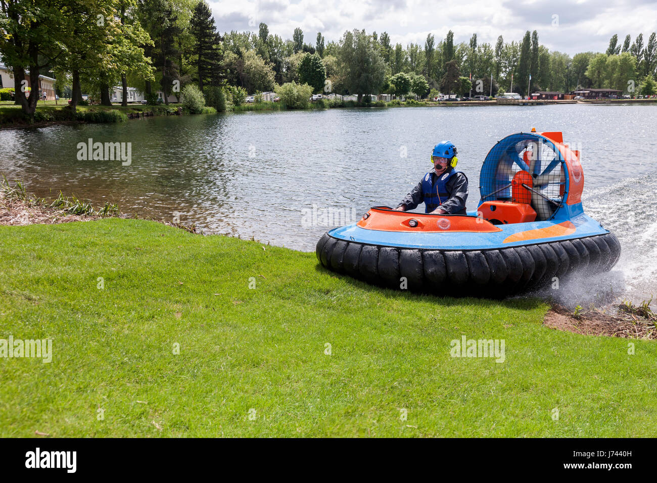Northampton, U.K. Billing Aquadrome, new Willow Lake Hovercraft school ...