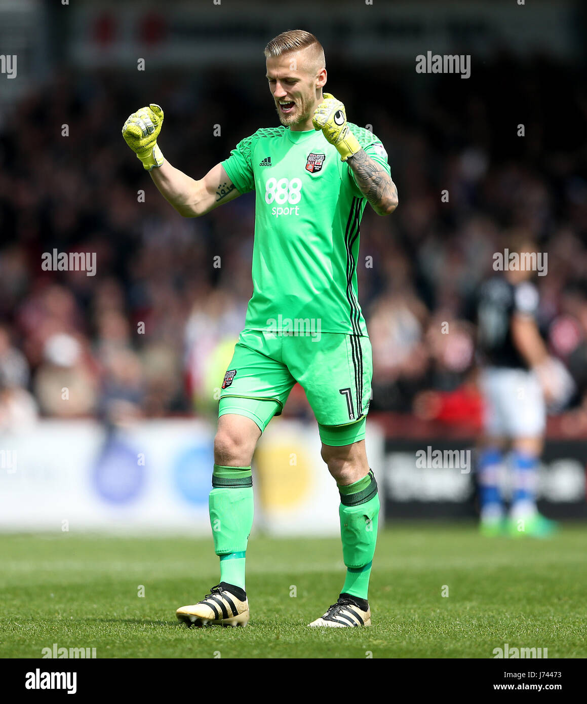 Brentford's Daniel Bentley during the Sky Bet Championship match at ...