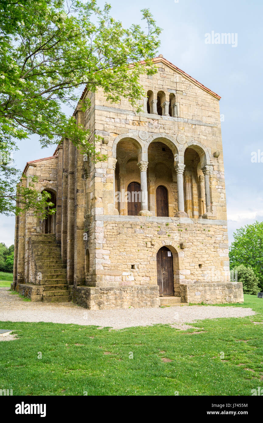 9th century spanish architecture hi-res stock photography and images ...