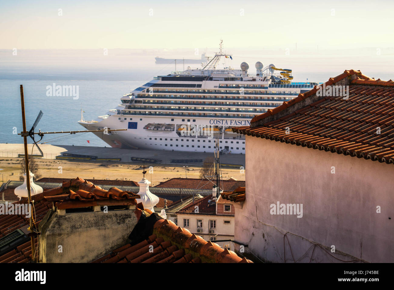Cruise ship entering the port of Lisbon Stock Photo - Alamy