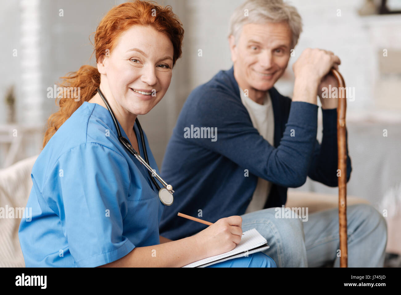 Diagnostic diagnosing hi-res stock photography and images - Alamy