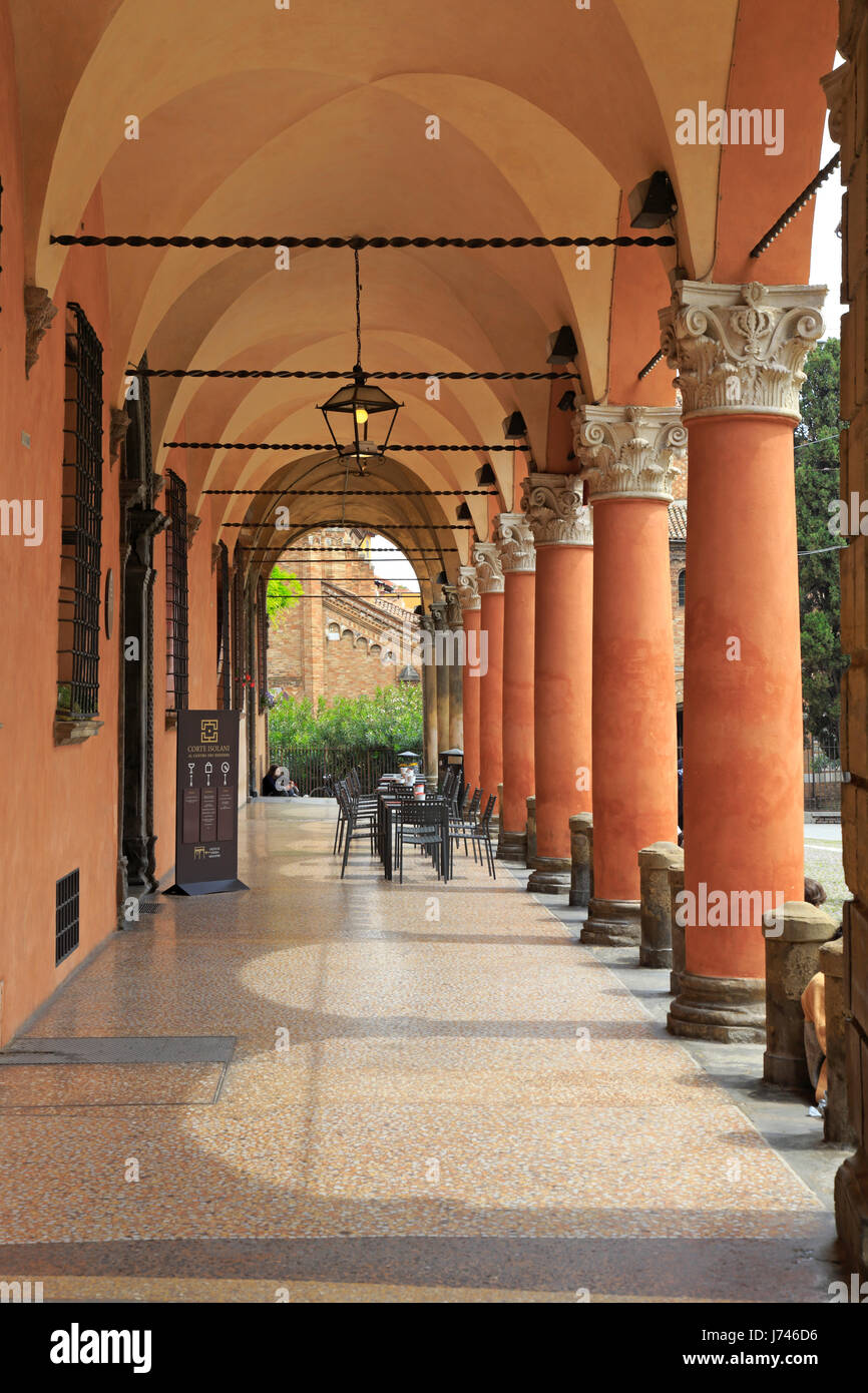 Corte Isolani portico, Piazza Santo Stefano, Bologna, Emilia-Romagna ...