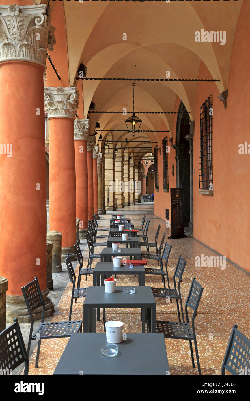 Corte Isolani portico, Piazza Santo Stefano, Bologna, Emilia-Romagna ...