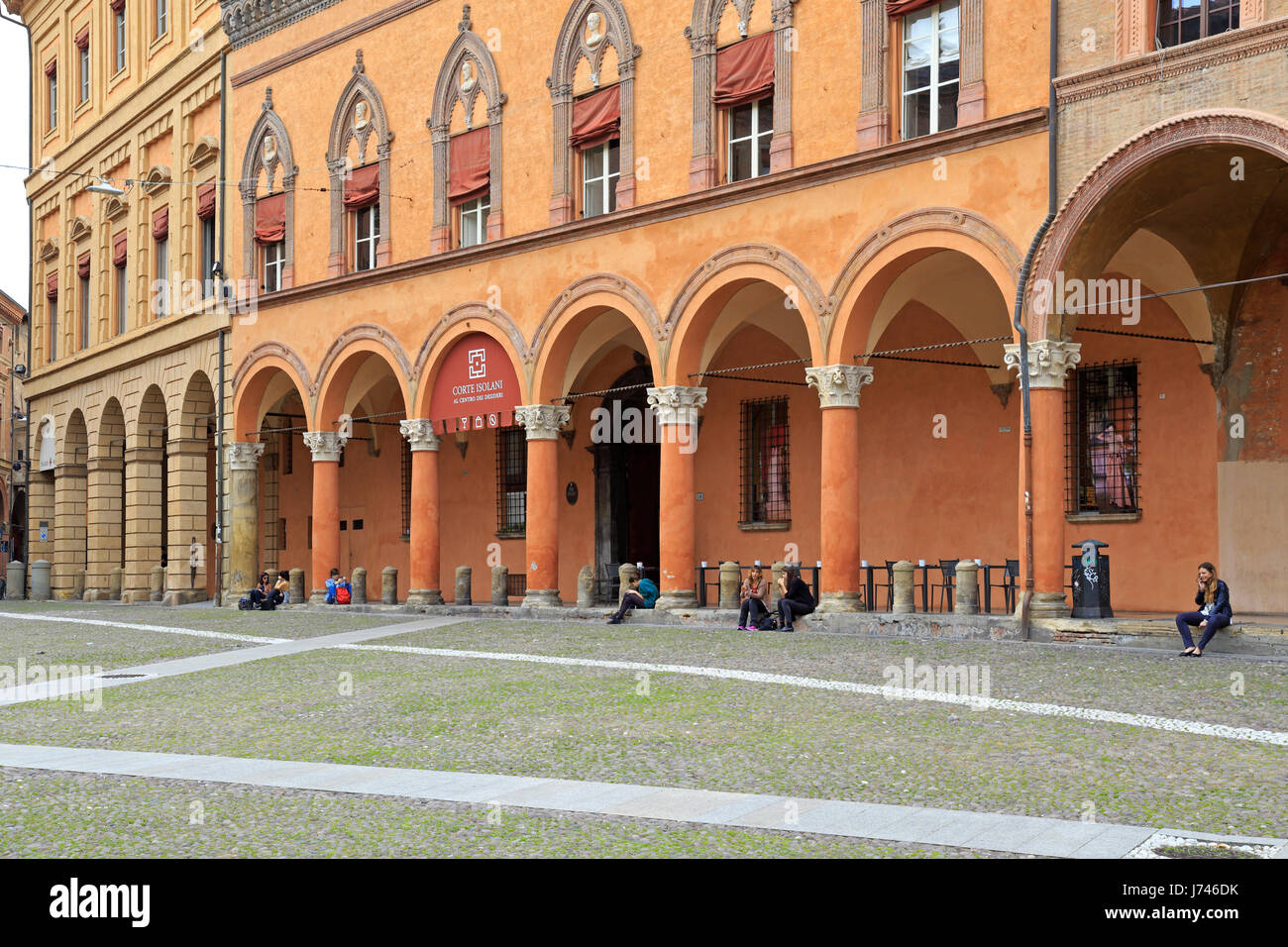 Corte Isolani portico, Piazza Santo Stefano, Bologna, Emilia-Romagna ...