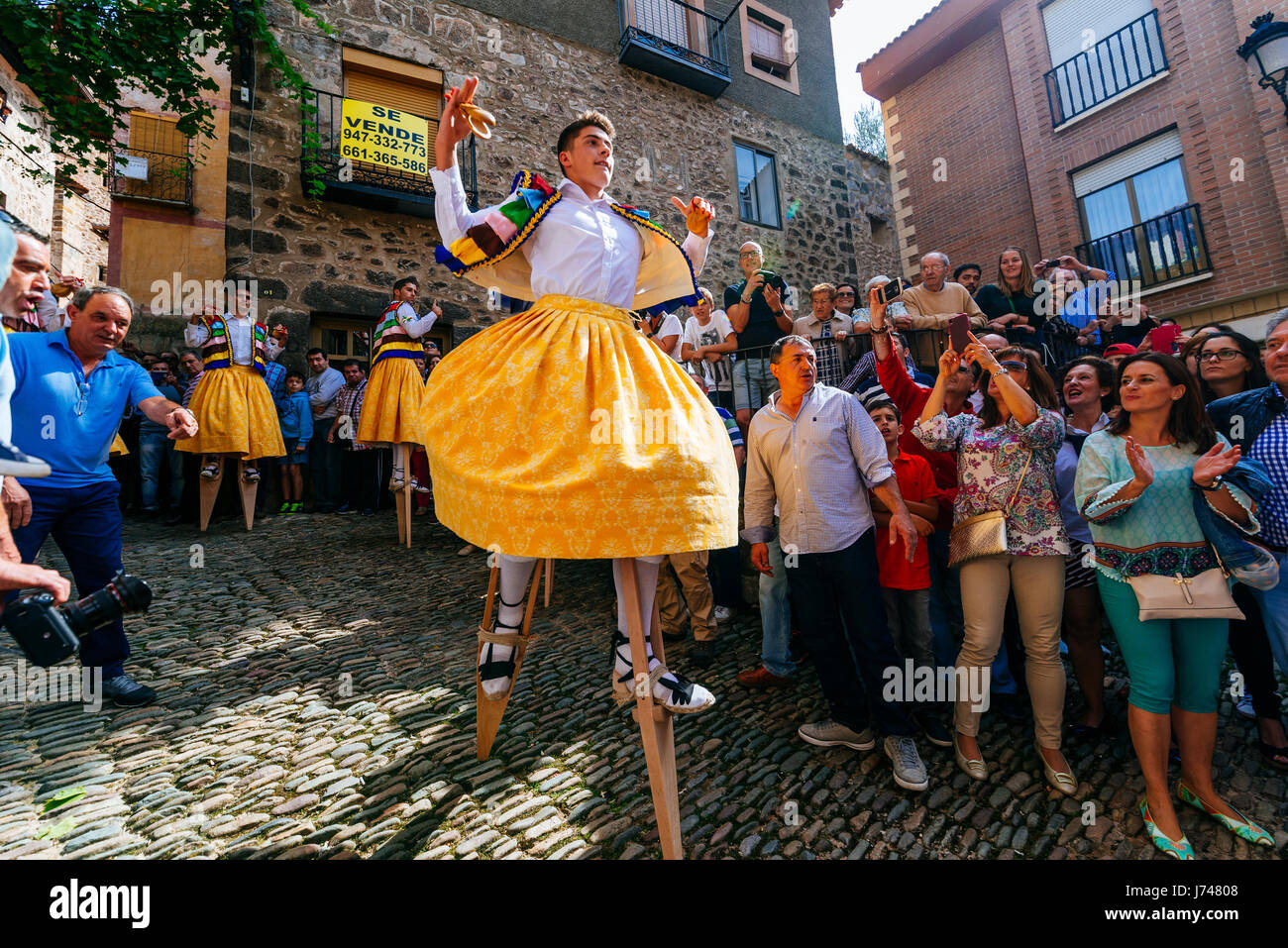 Stilt dance hi-res stock photography and images - Alamy