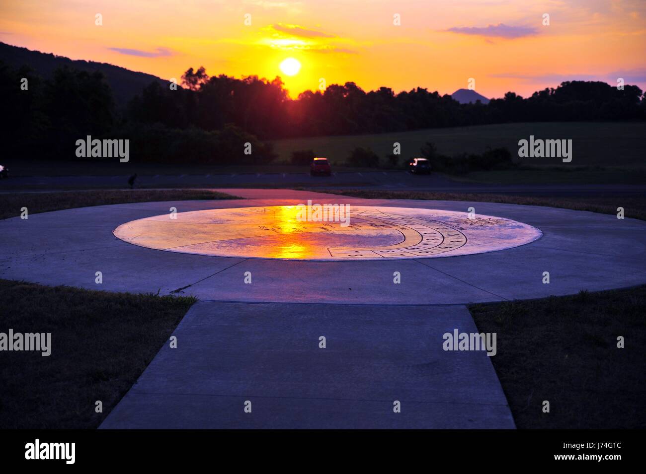 Sundial hi-res stock photography and images - Alamy
