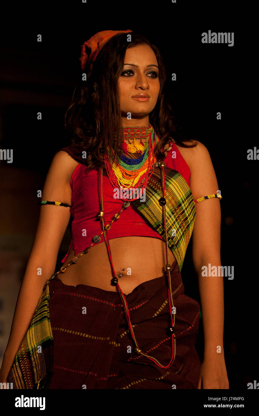 Woman, ramp walk, fashion show hi-res stock photography and images - Alamy