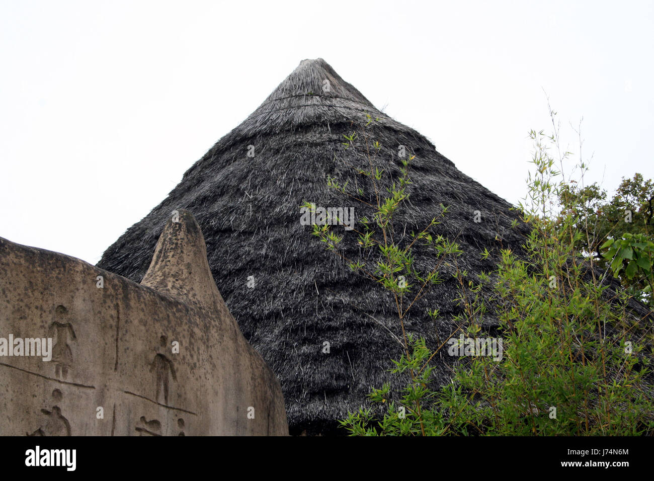 round hut with a thatched roof Stock Photo - Alamy