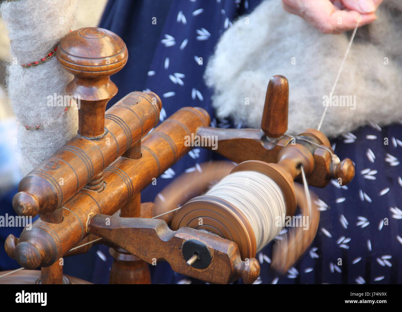 wool spin thread roll threads sink unit sink spinning-wheel spindle ...