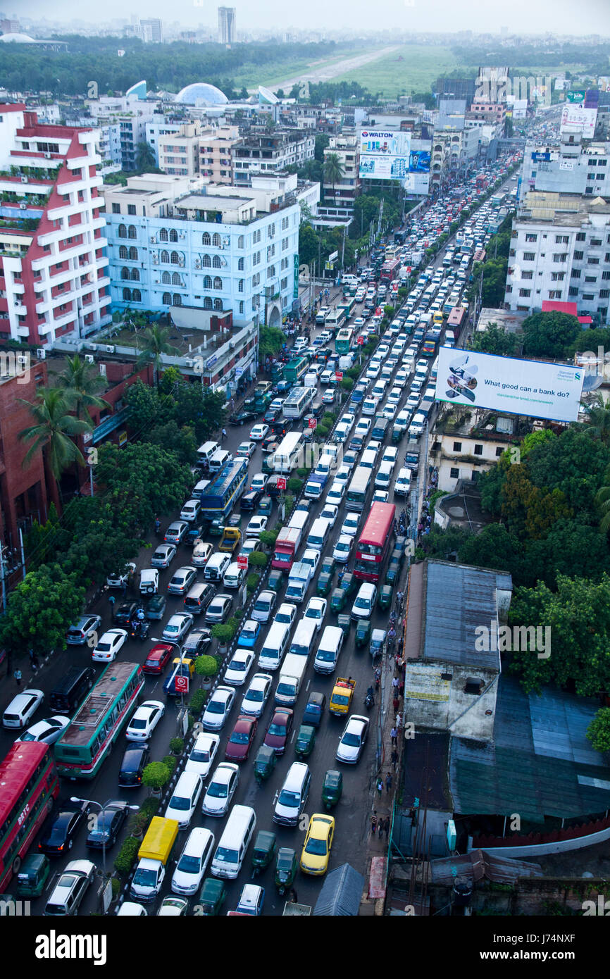 Heavy traffic clogs the VIP Road at Farmgate in Dhaka city, Bangladesh ...