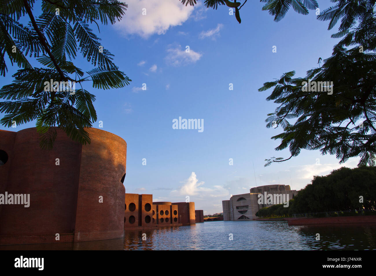 Jatiyo sangsad bhaban hi-res stock photography and images - Alamy