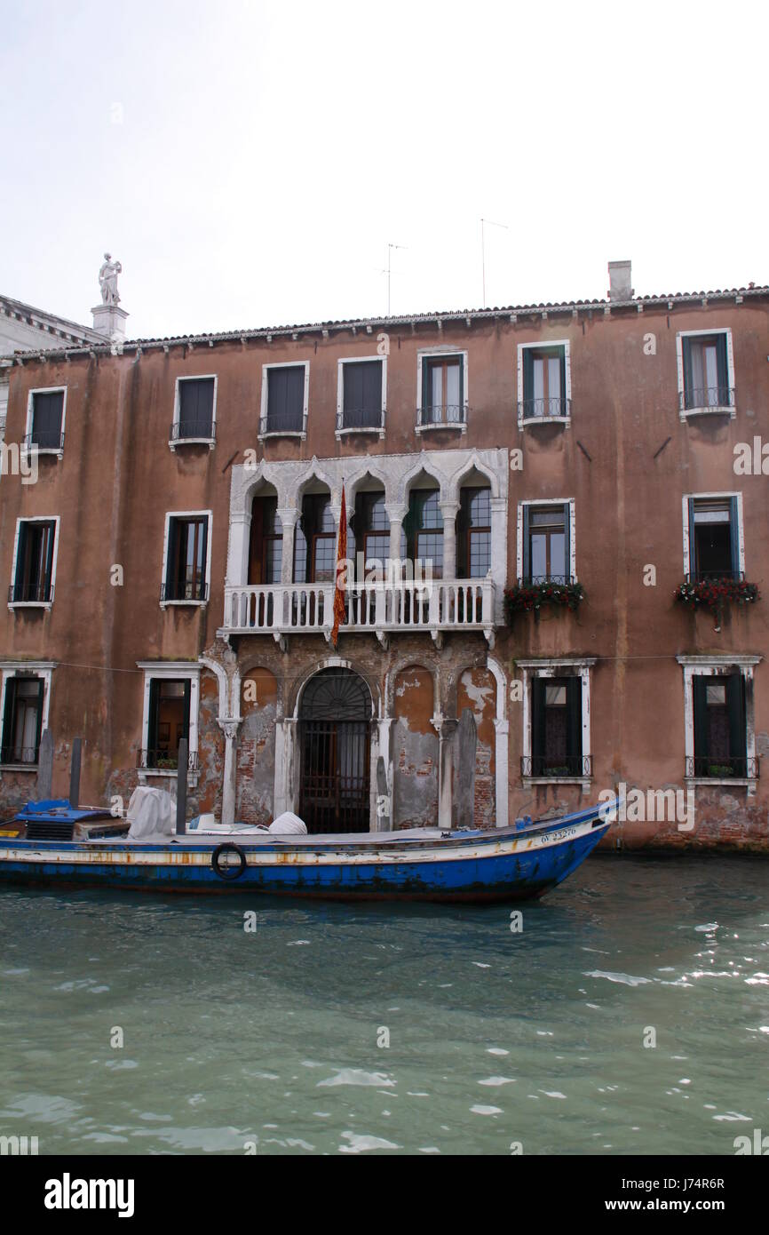 venice gondolas channel magnifico italy water house building travel ...