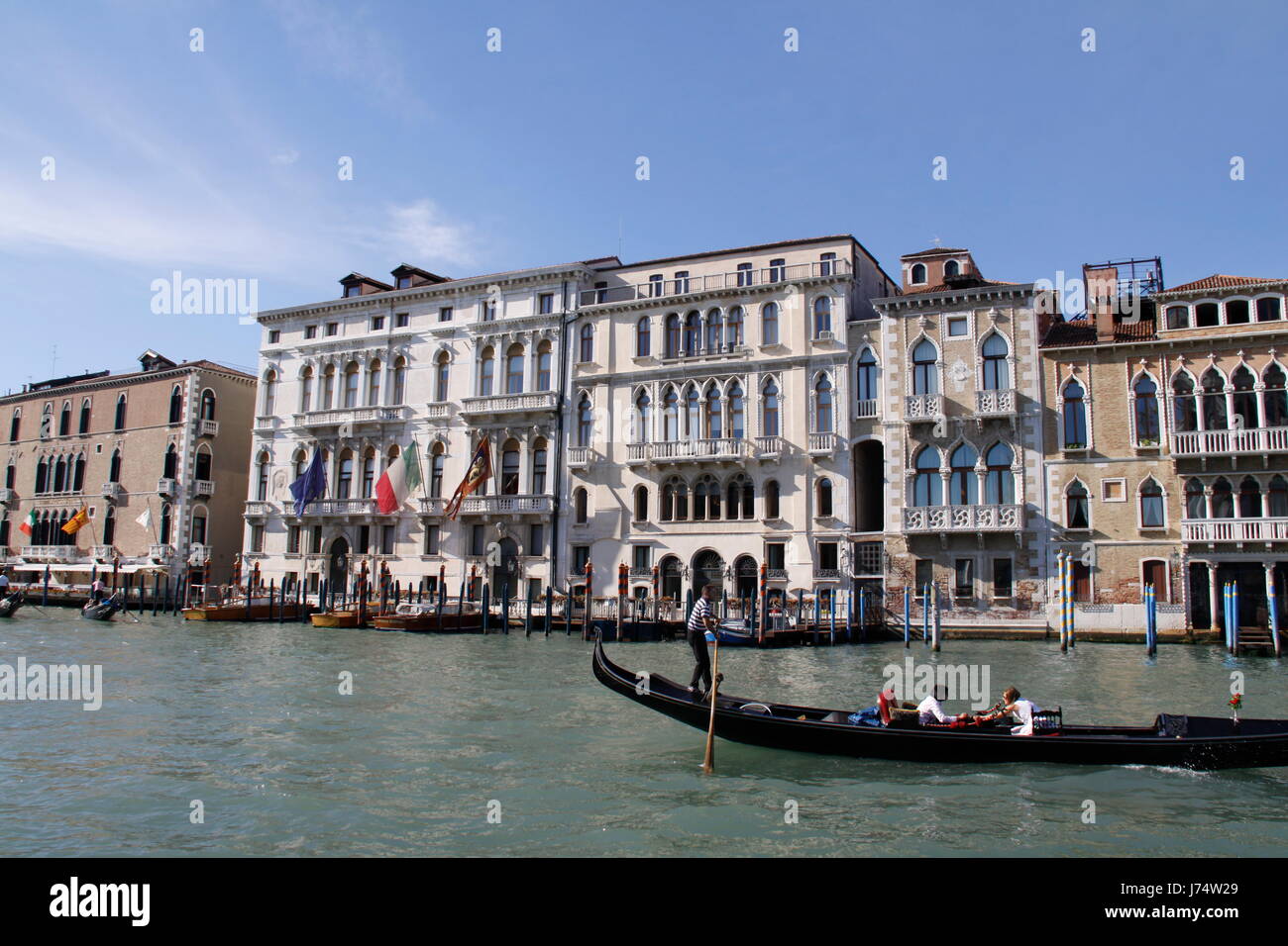 venice gondolas channel magnifico italy water house building travel ...