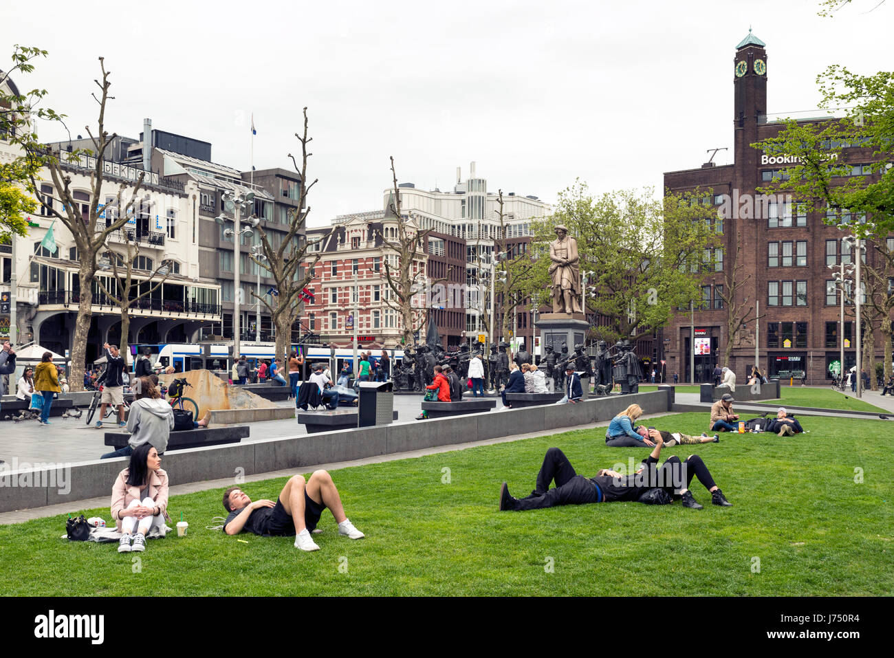 Statue rembrandt in rembrandtplein amsterdam hi-res stock photography ...
